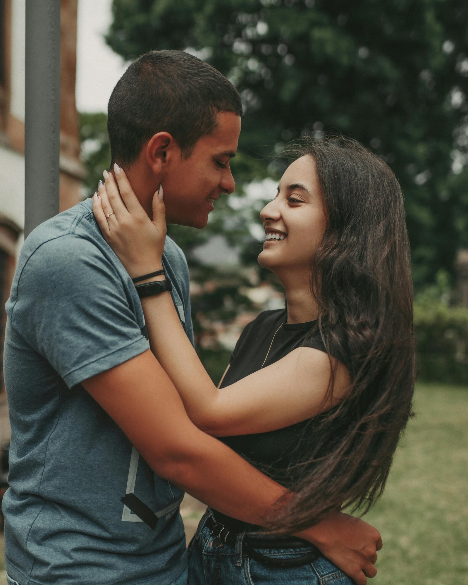 Comment gérer les premières relations amoureuses de son ado : conseils ...